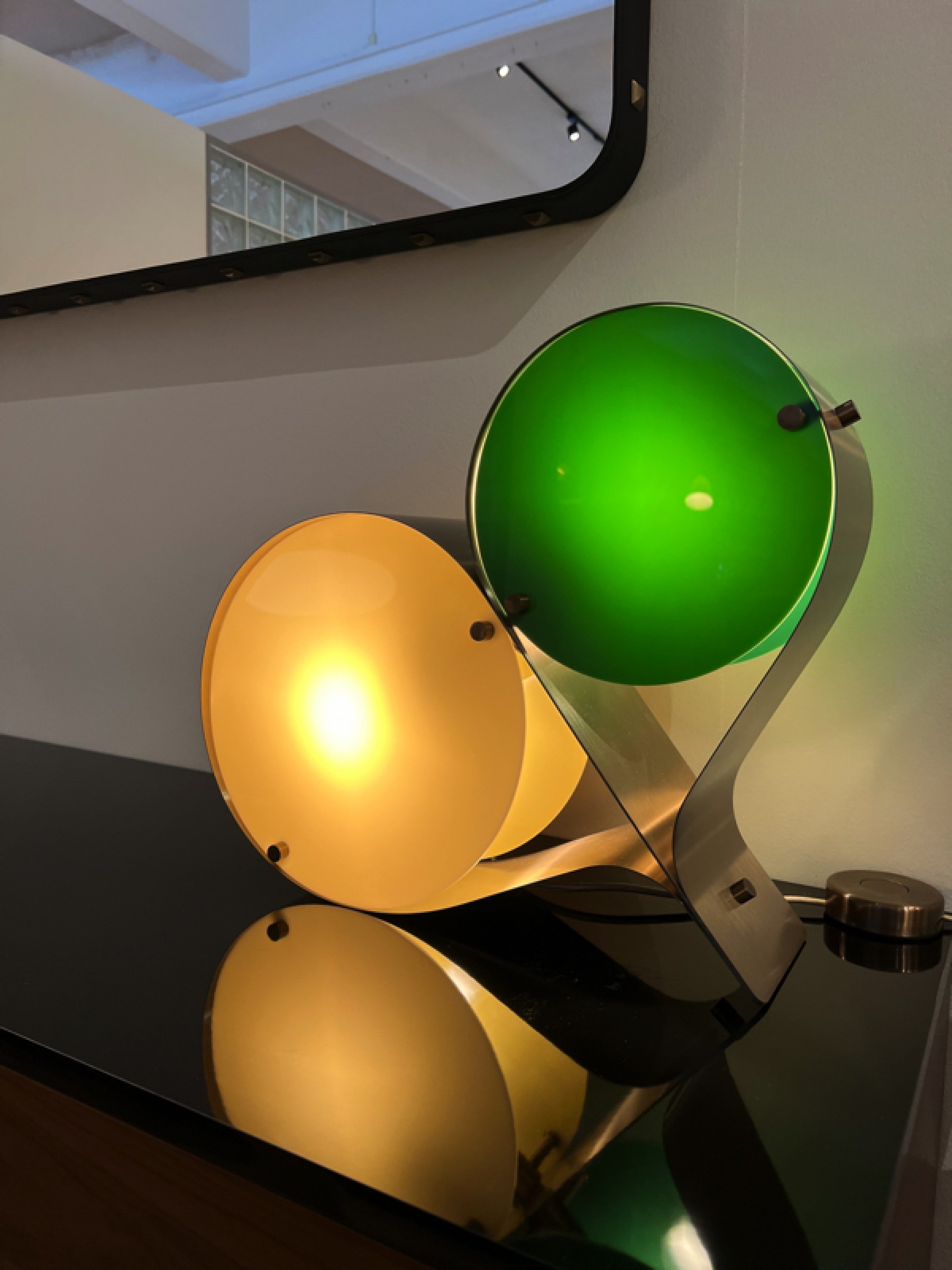 Trade, Consulting & Curatie van designmeubelen, -accessoires en ...